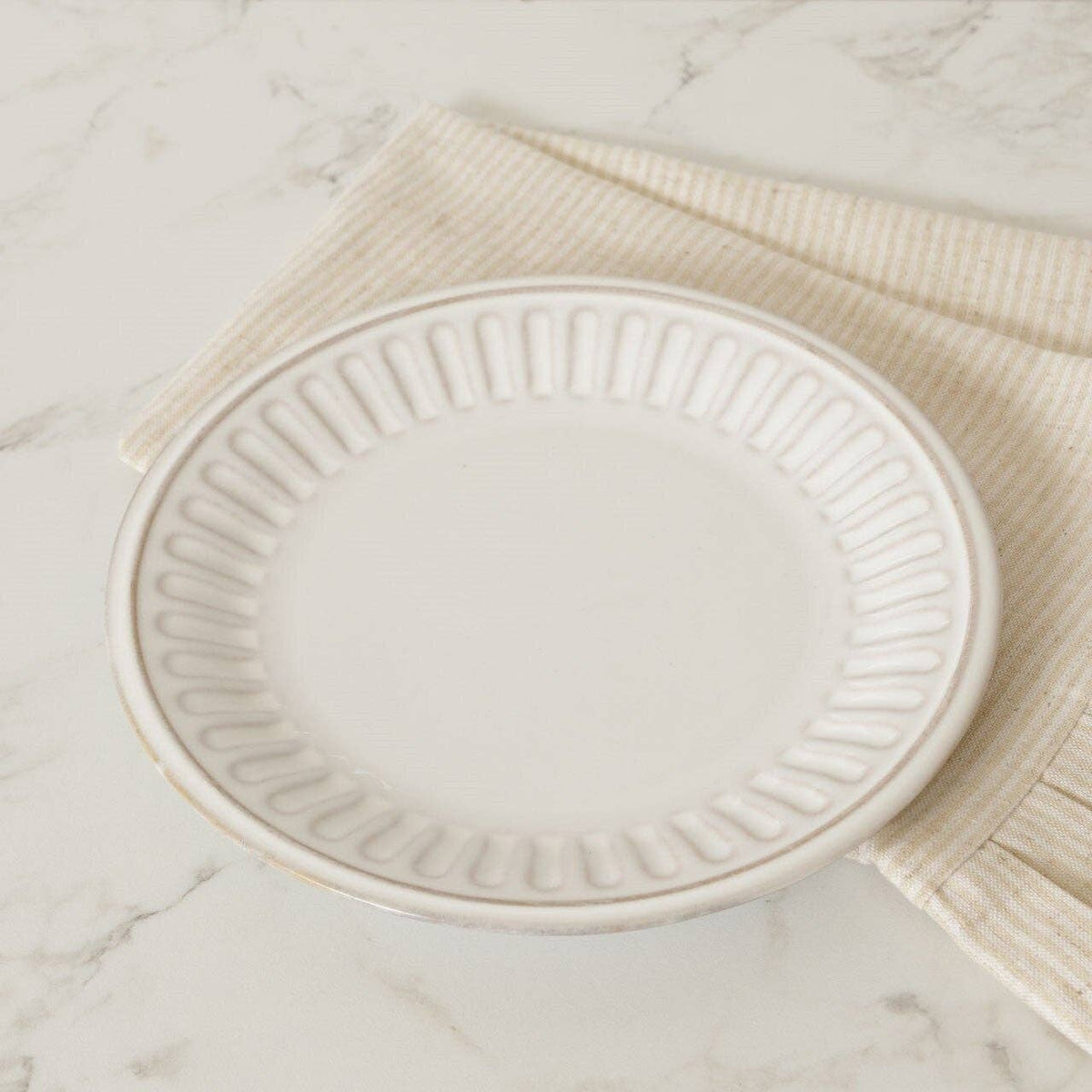 Fluted Edge Stoneware Plate – Josephine Interiors
